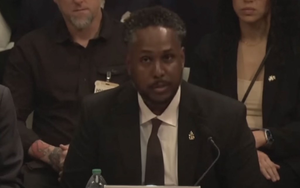 Active duty Navy chief who witnessed UFO convinced doubtful colleagues ...