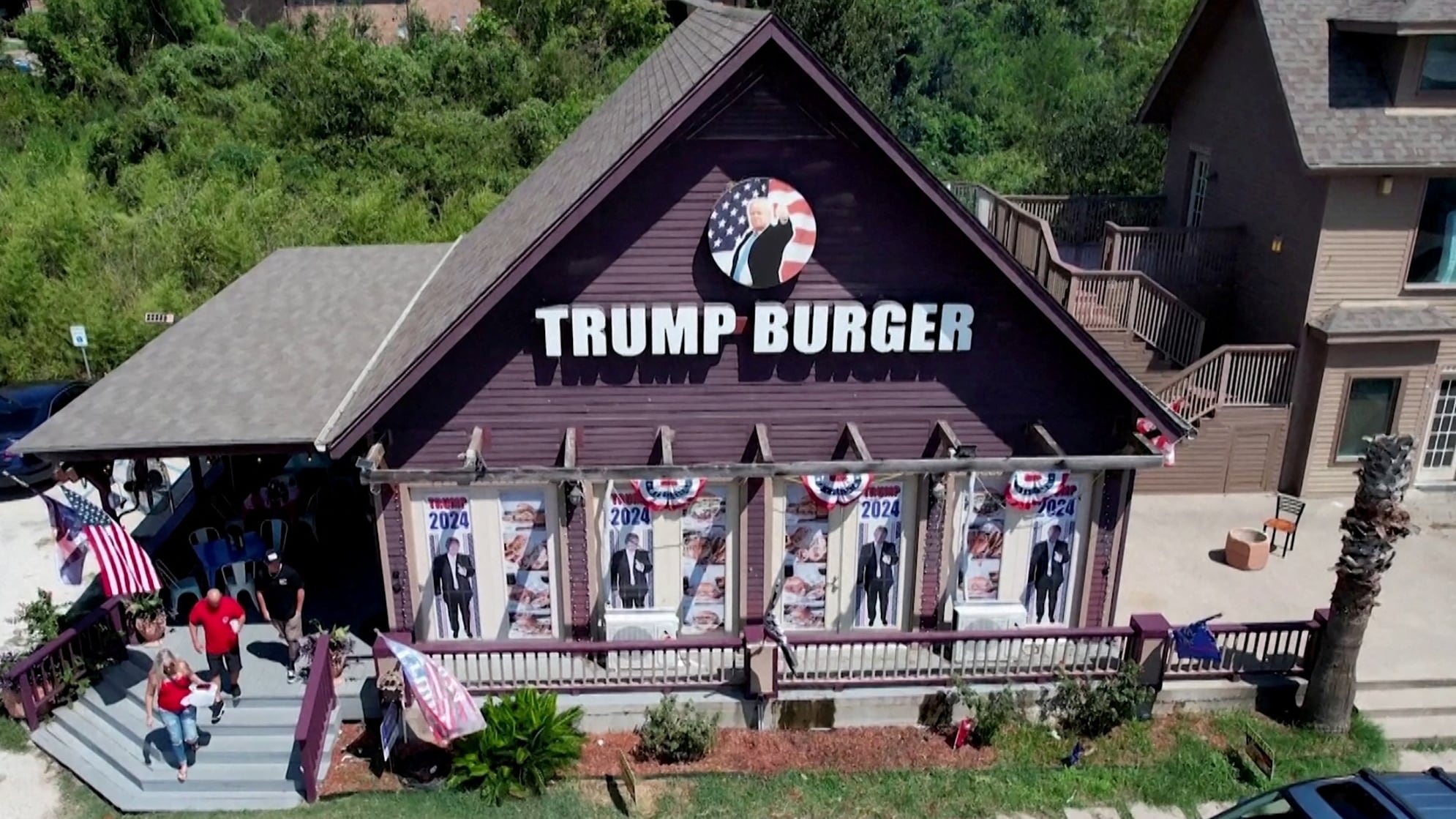 ‘Trump Burger’ Restaurant Takes New Swipe at POTUS’ Marriage