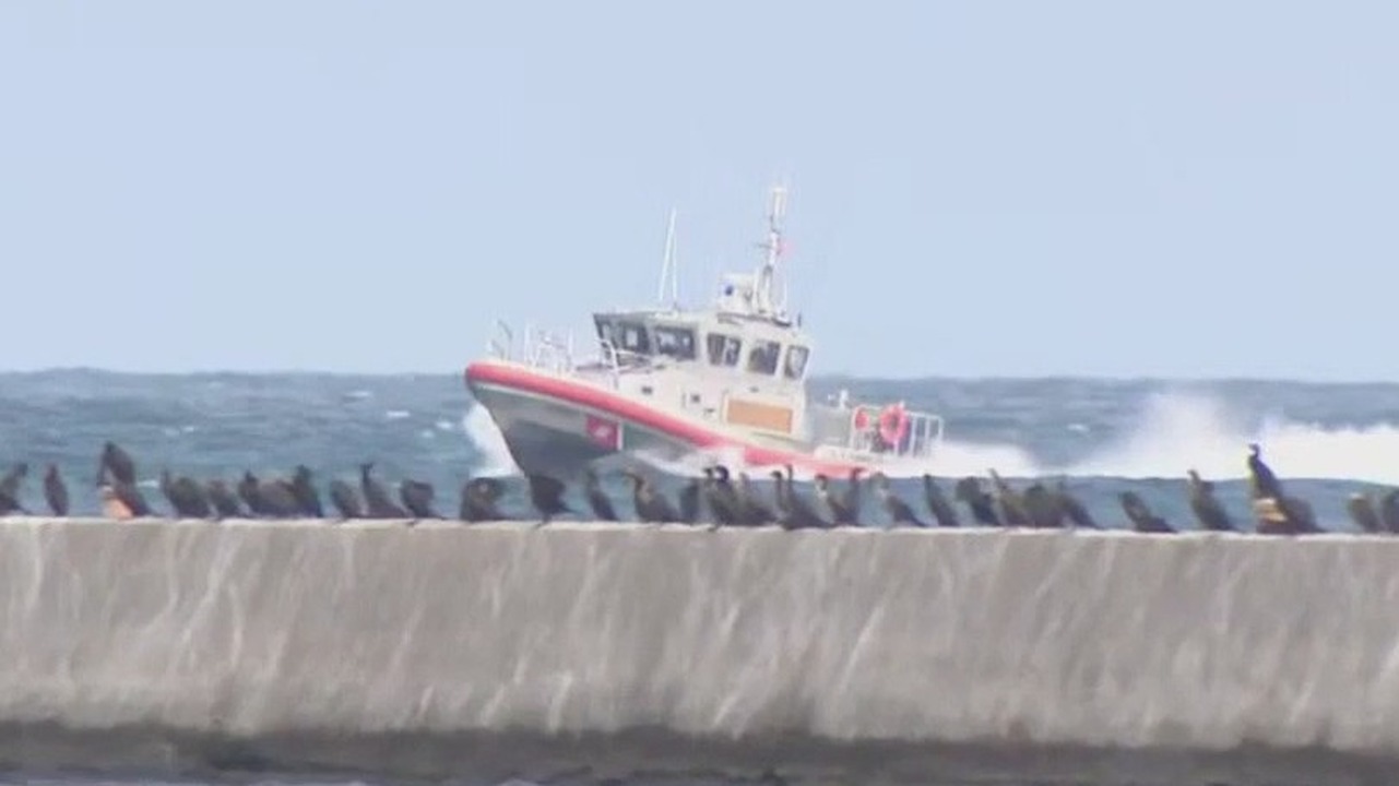 Lake Michigan small plane crash, 3 rescued