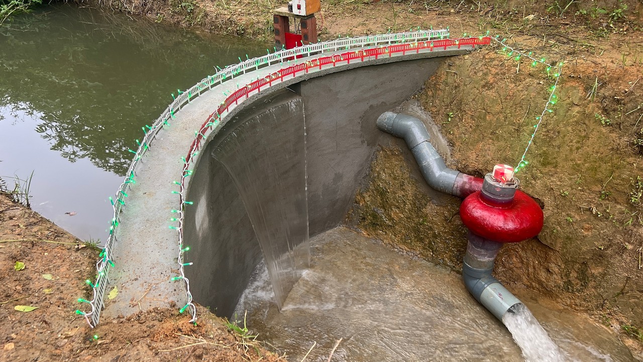 I built a mini hydroelectric dam! 💧