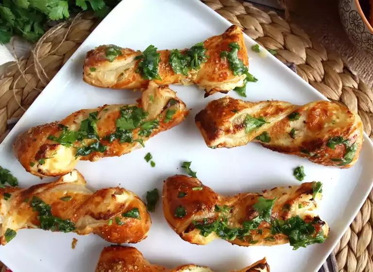 Torcidos folhados com queijo, versão gourmet!