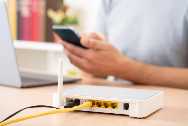 ¿Poner una moneda sobre el router mejora la señal wifi? Lo que ocurre ...