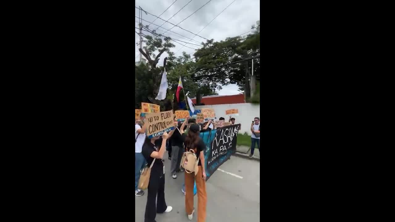 Students protest at government office amid corruption allegations in ...