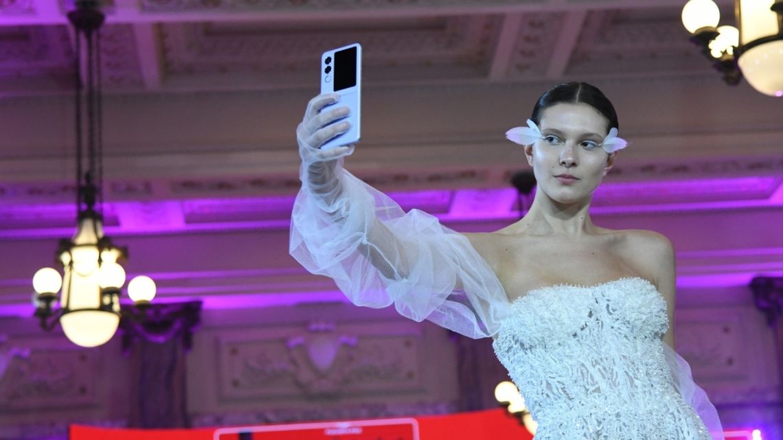 Caras Moda 2025: así se vivió la Pasada Tech junto al smartphone Nubia ...