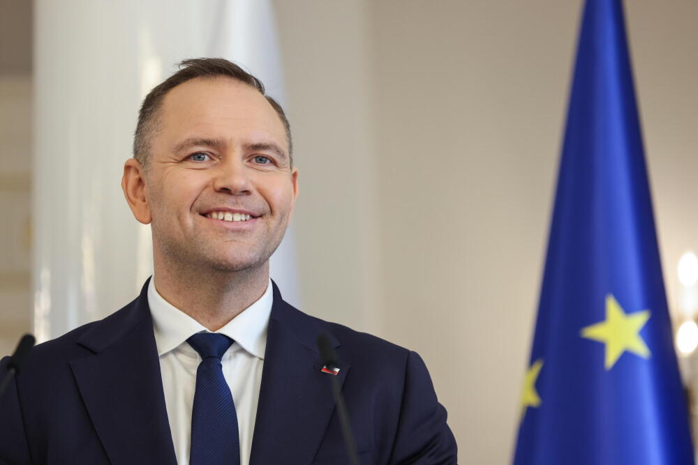 CBOS: prezydent Nawrocki liderem rankingu zaufania; ufa mu 52 proc. badanych