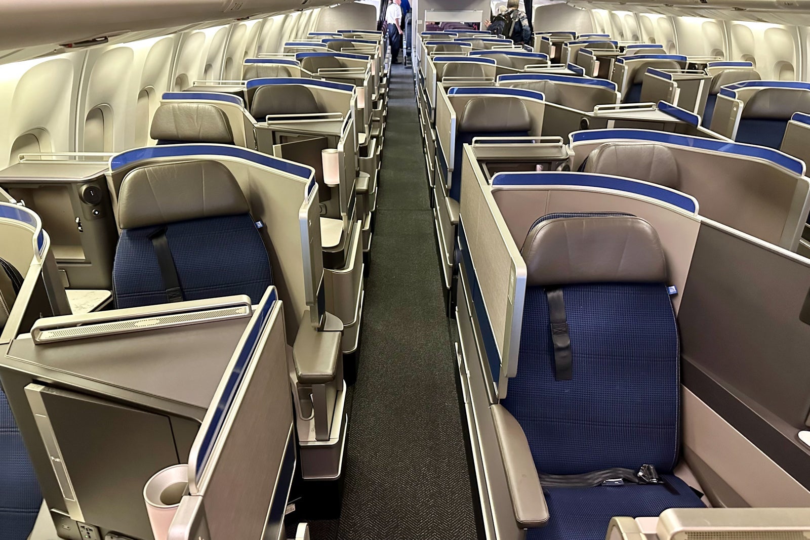 How to earn last-minute airline elite status — and whether or not it’s ...