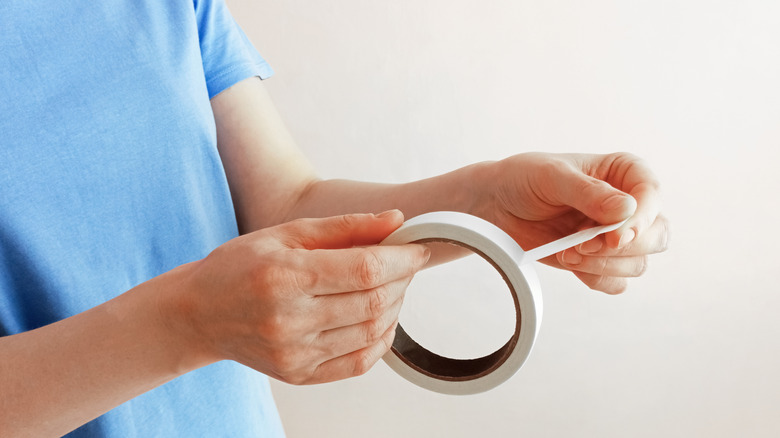 The Clever Tape Hack For Measuring Something Without A Ruler In A Pinch