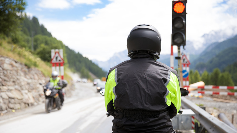 Is It Legal For Motorcycles To Run Red Lights? Here's What US Law Says