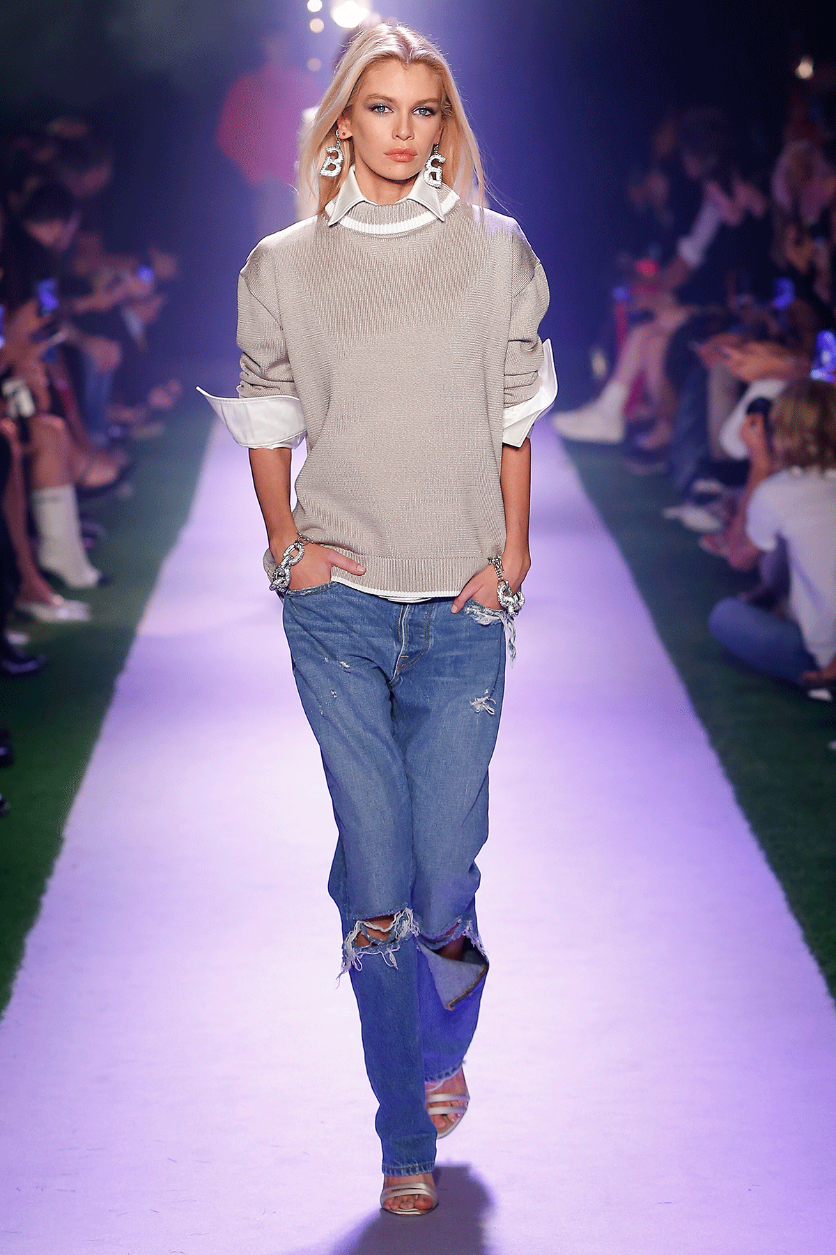 The Non-Skinny Jeans Trend the Chicest People Will Wear in the 2020s
