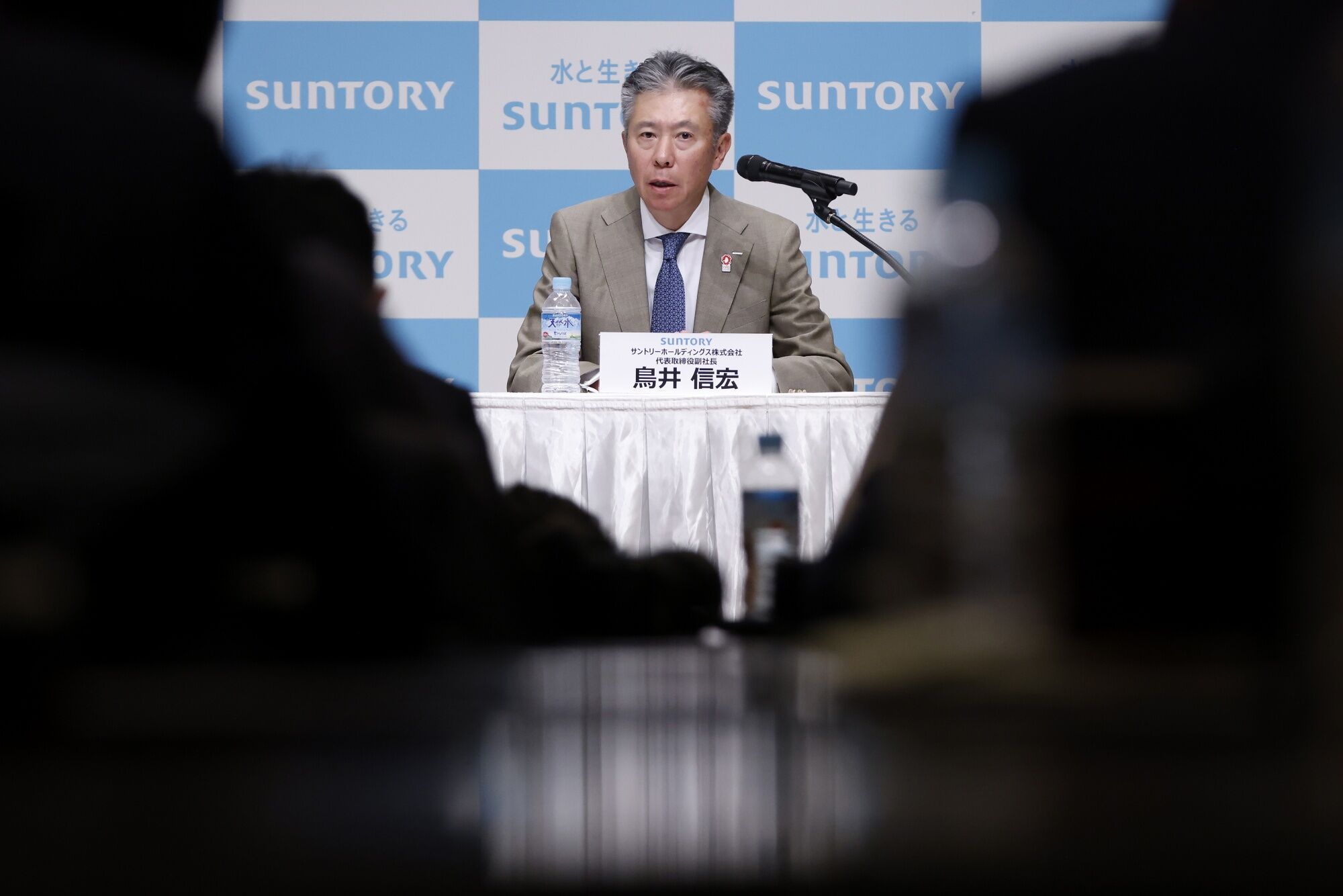 サントリーHD海外戦略に暗雲、創業家社長に試練－新浪氏退任で