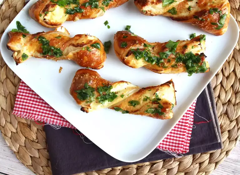 Torcidos folhados com queijo, versão gourmet!