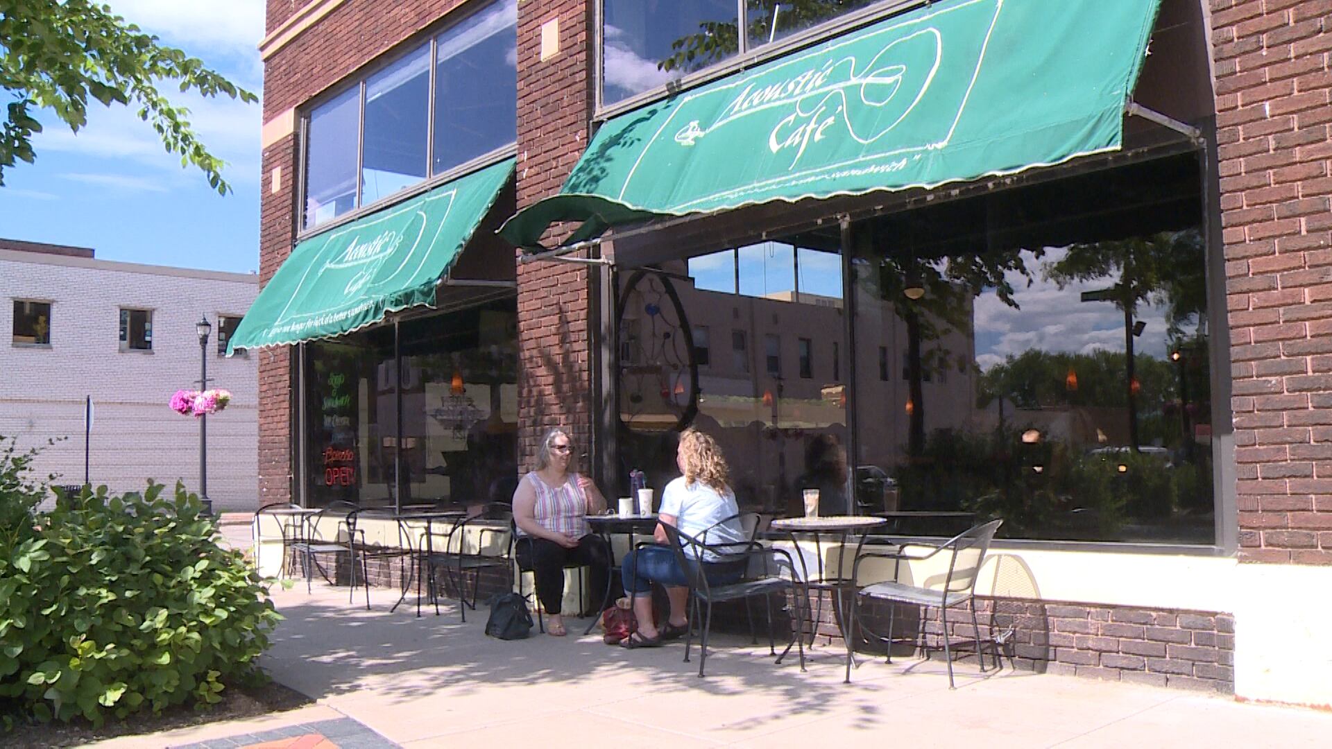 Kansas City eliminates outdoor dining permit fees, gives restaurant ...