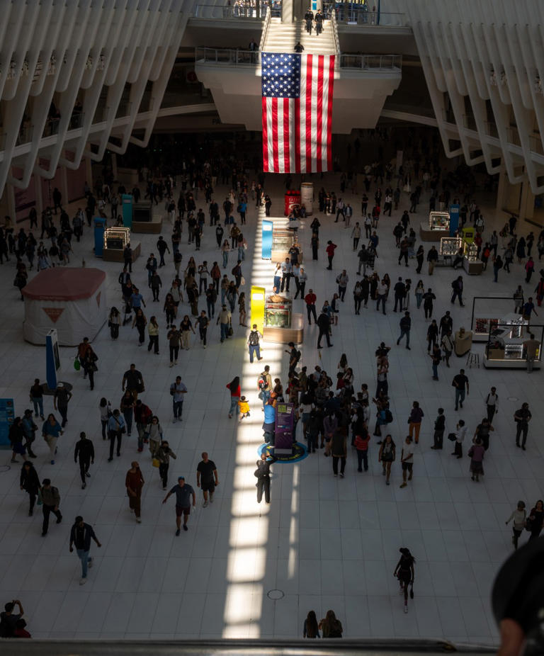 Stunning symbolic ‘Way of Light’ fills WTC’s Oculus at 10:28 a.m. on 9/ ...