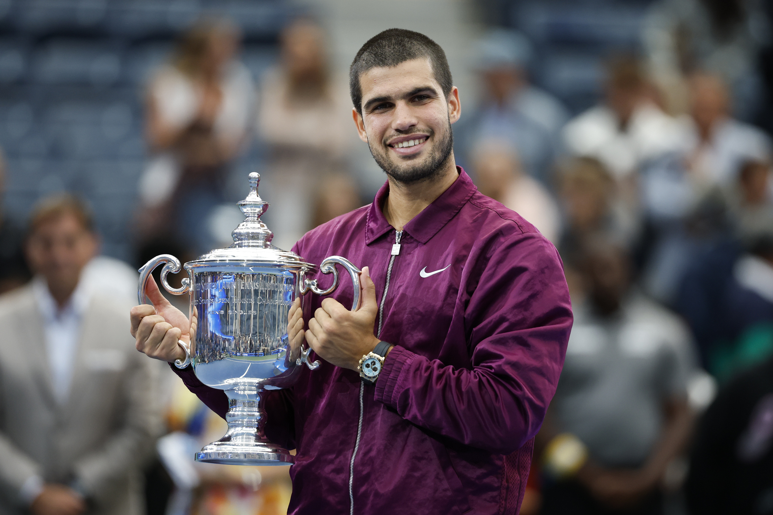 Carlos Alcaraz dyed his hair color lighter than a tennis ball