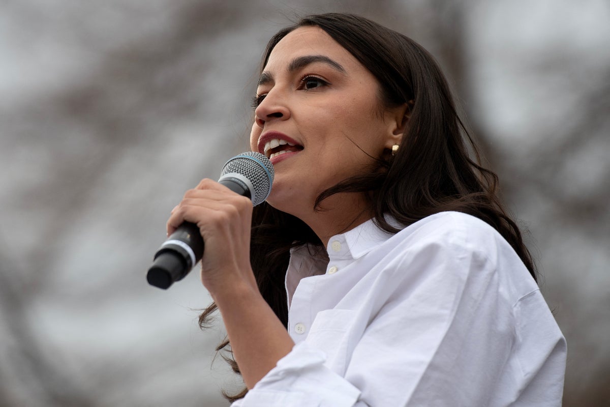 AOC gives Bronx school group a tour of the Capitol after shutdown sent ...