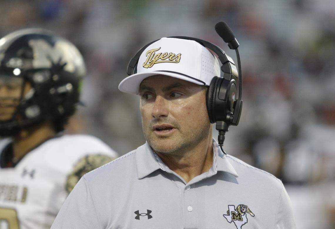 Arlington Martin scores 74 points in offensive duel against Mansfield