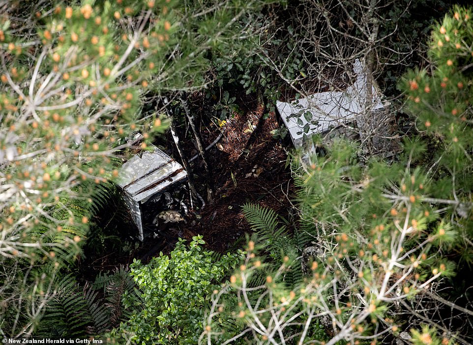 Police discover what may have been in fugitive Tom Phillips's hideout