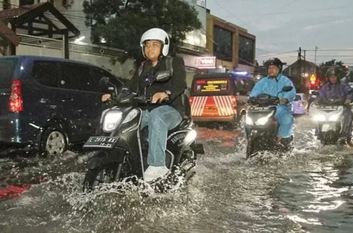 BPBD Jatim Lakukan Operasi Modifikasi Cuaca untuk Cegah Bencana ...