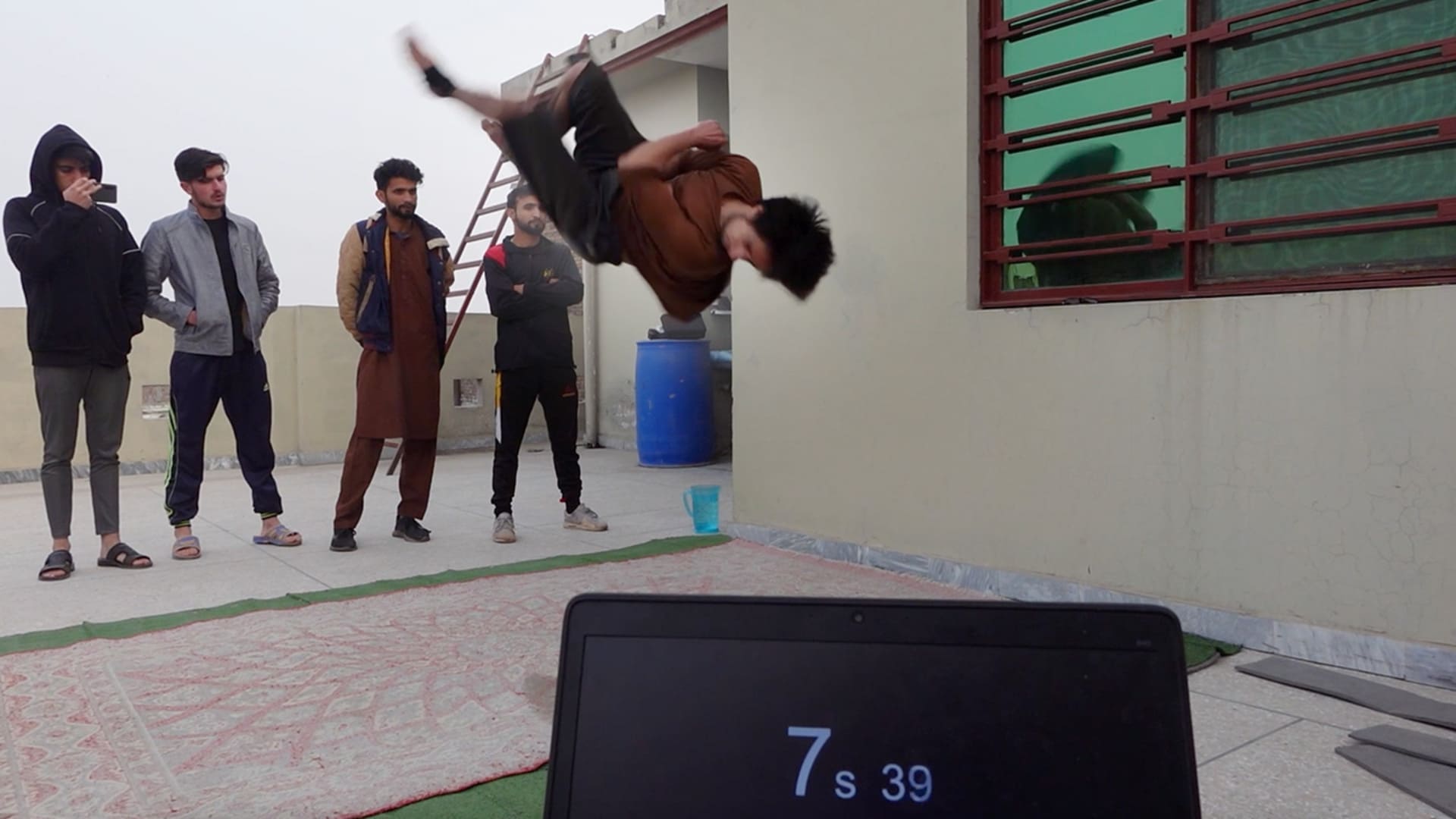 Most twisting backflips off a wall in 30 seconds - 13 by Hamza Khalid