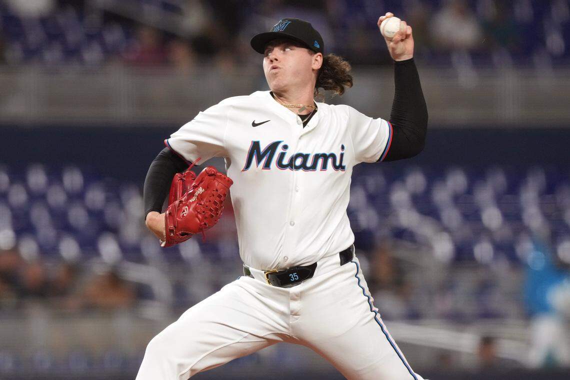 Marlins trade Weathers to Yankees. Details on four players acquired