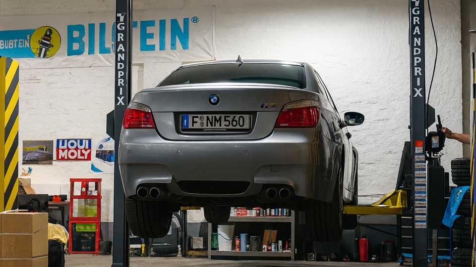 BMW E60 M5 F1 Sound and New 2 Post Lift