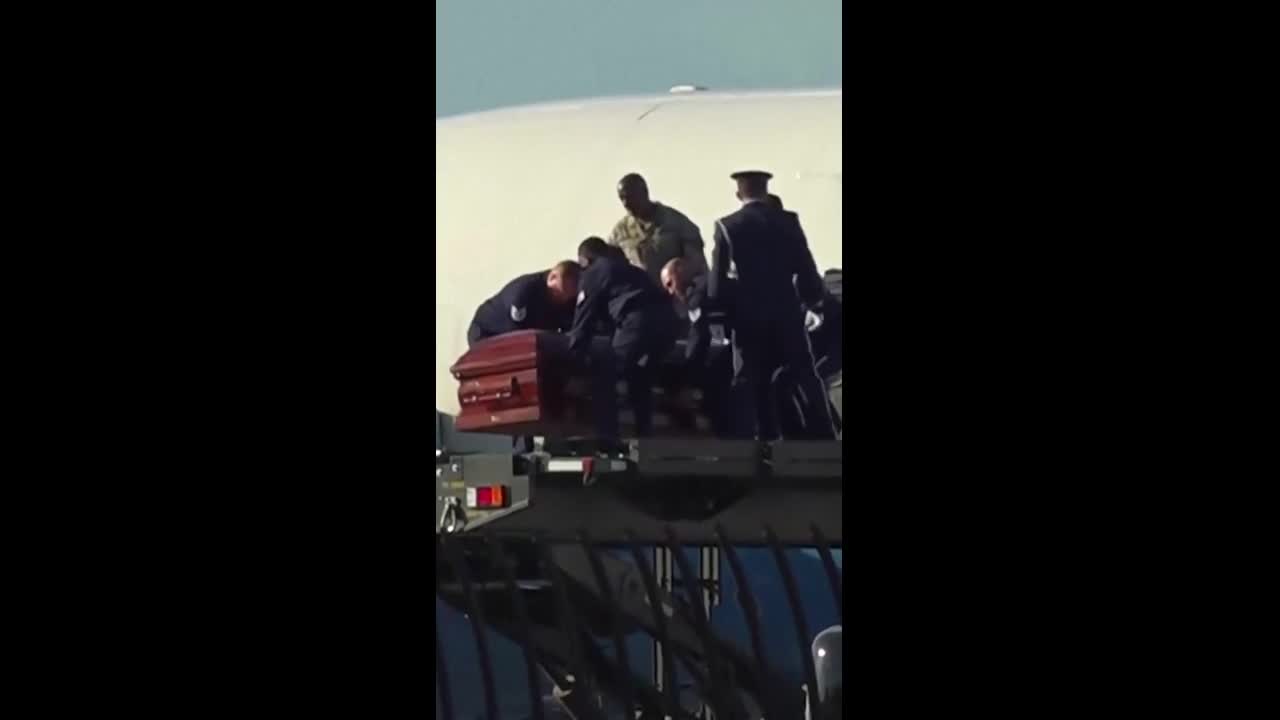 JD Vance transports Charlie Kirk’s body home on Air Force 2