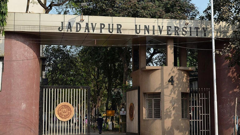 Jadavpur University discontinues one-year mass communication diploma ...