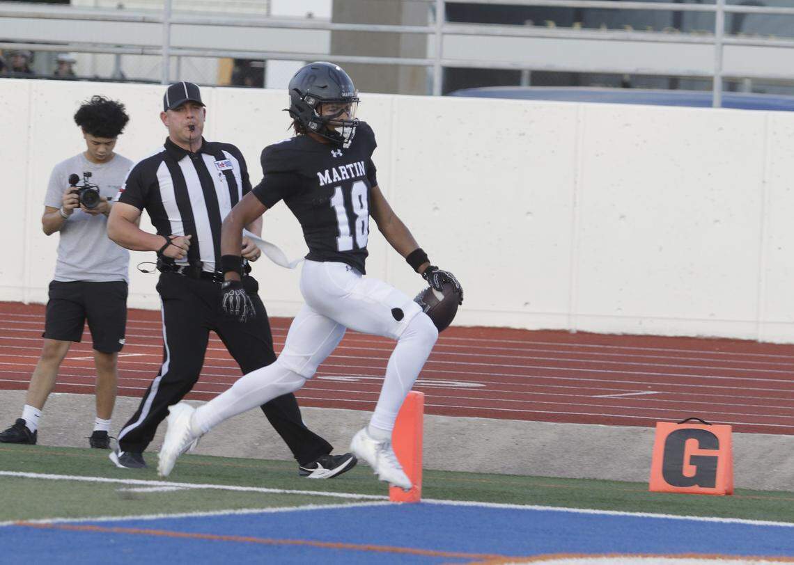 Arlington Martin scores 74 points in offensive duel against Mansfield