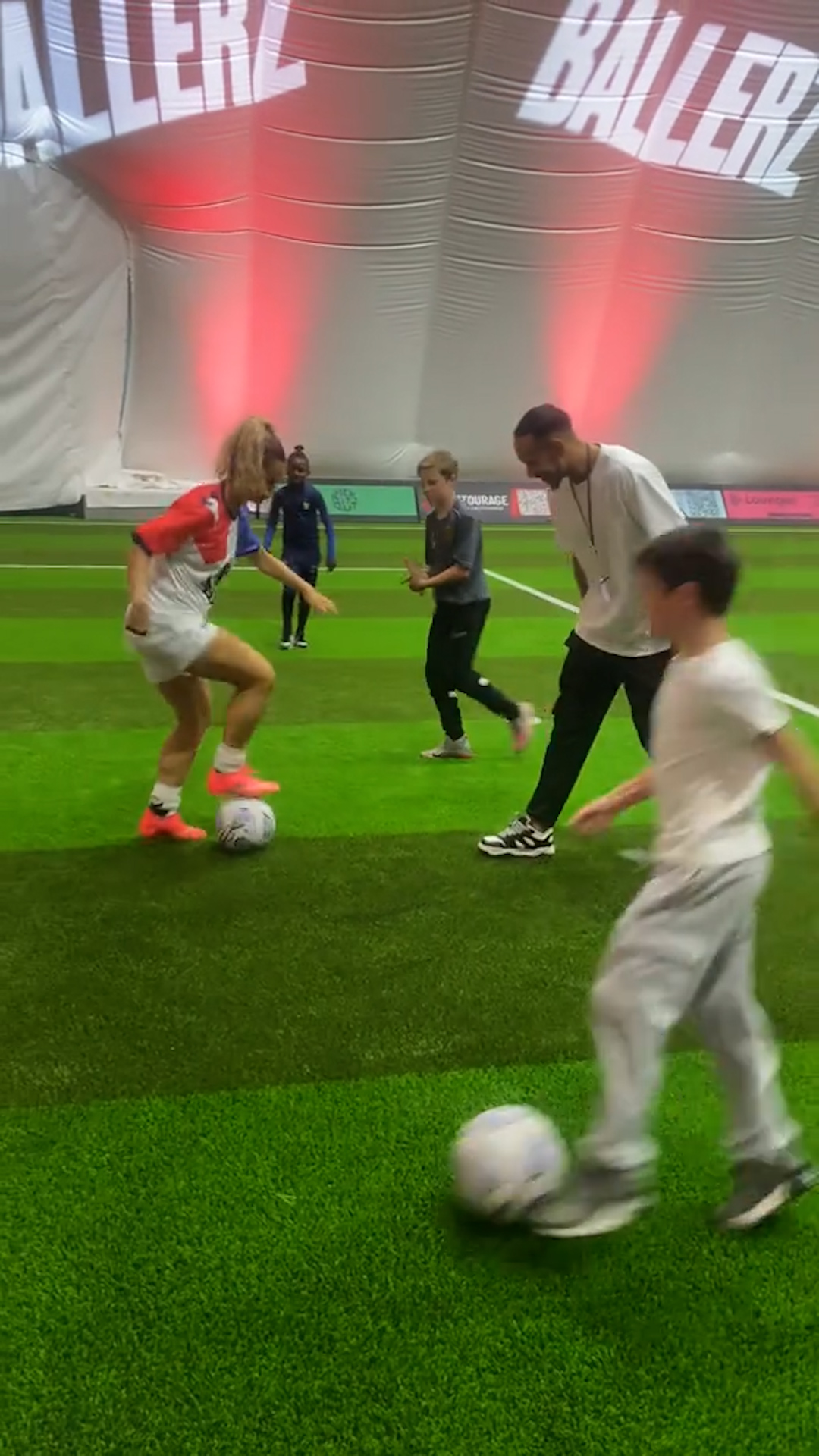 Unique Ball Juggling Techniques – Soccer