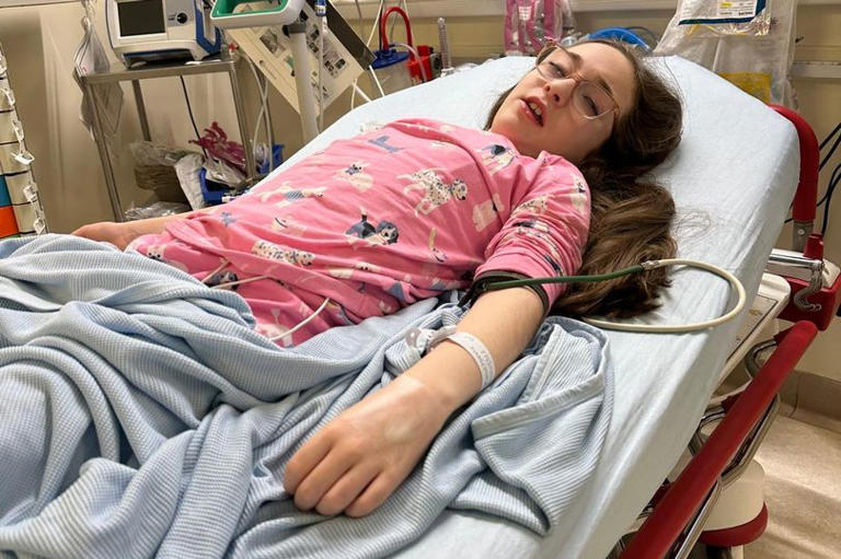 'Healthy' girl, 14, who woke up paralysed was told 'she may never walk ...