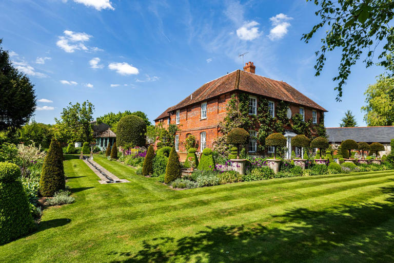 Inside Alan Titchmarsh's Hampshire farmhouse for sale, complete with ...