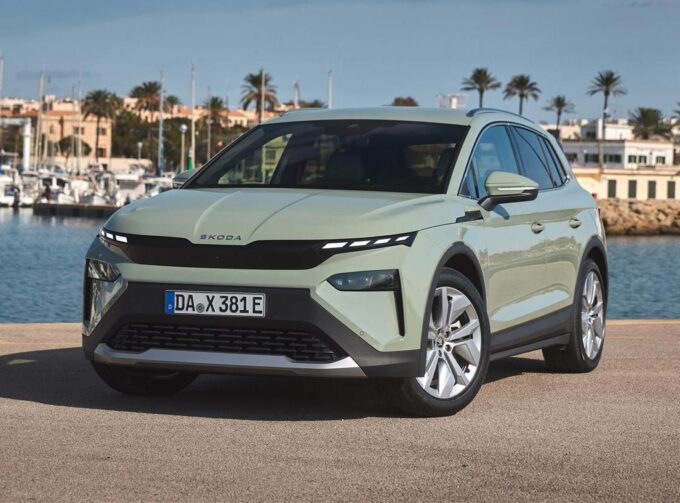 Skoda Elroq 85x, debutta la nuova versione a trazione integrale da 285 CV