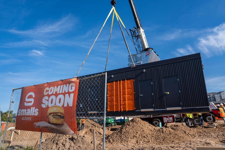 Smalls Sliders mini-burger chain drops into Tallahassee, opening soon