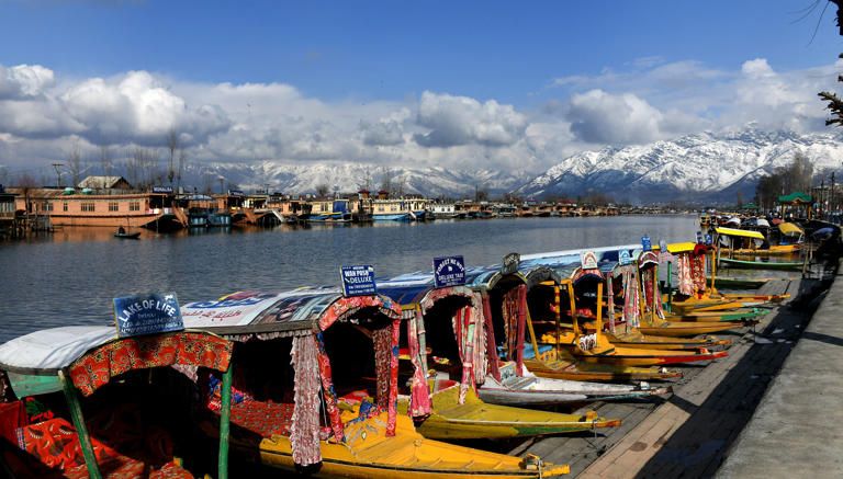 Kashmir to witness mostly dry weather for next 30 days