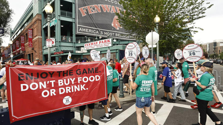 First Look: Striking vendors urge Henry to kill "beer robots" at Fenway