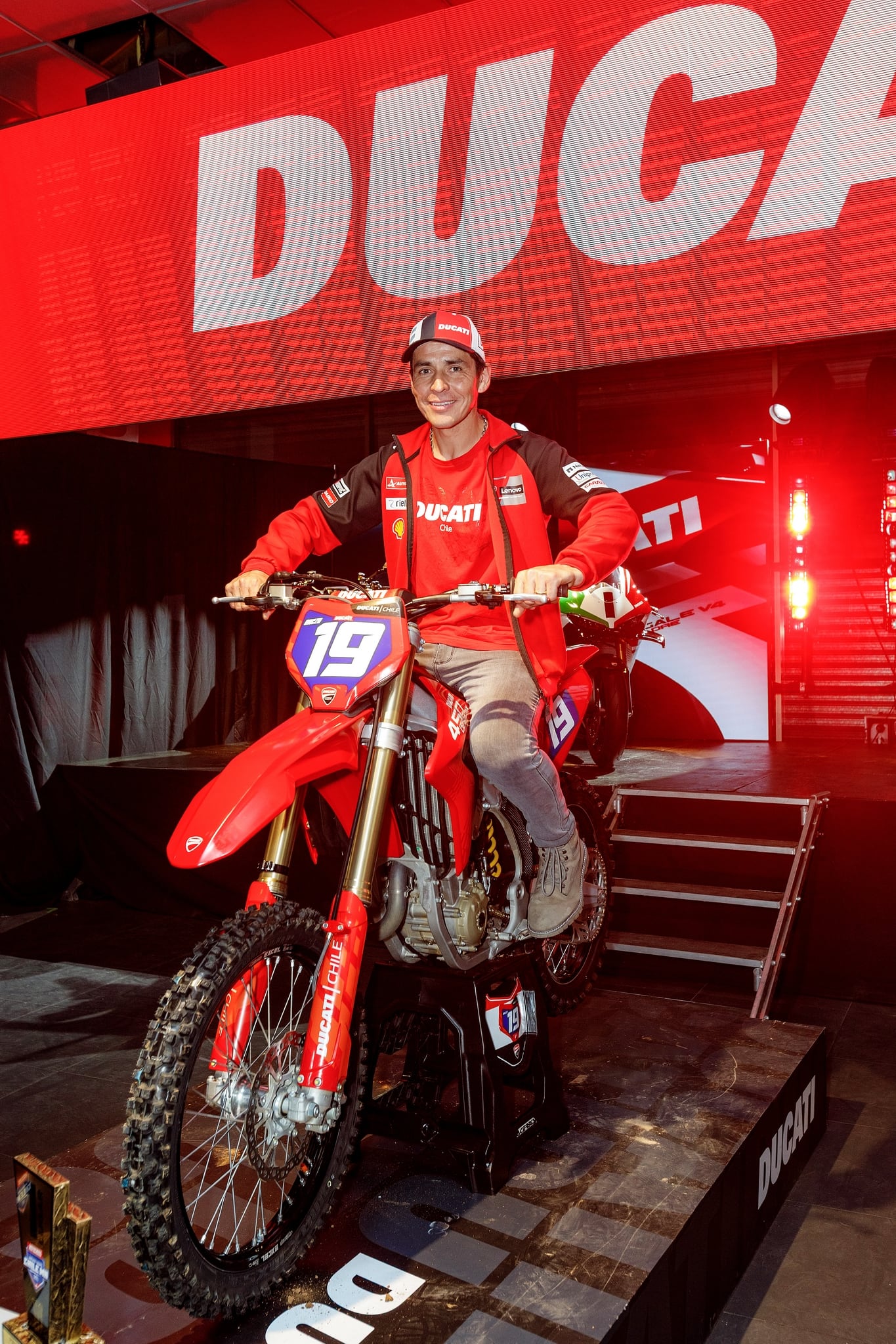 Ducati presenta en Chile el primer modelo de motocross de su historia