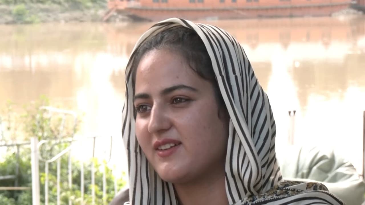 Kashmiri Singer Masrat Un Nissa Wins Praise After Initial Criticism for ...