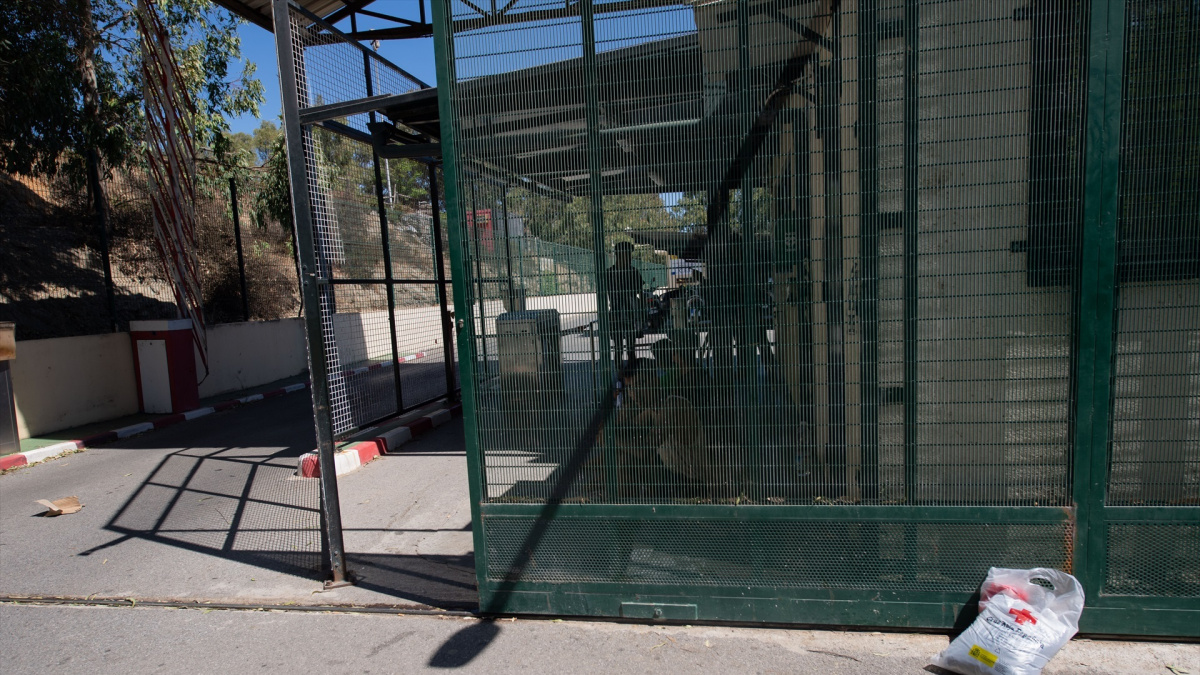 El colapso del CETI de Ceuta deja a más de 200 migrantes acampados en ...