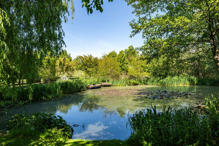 Inside Alan Titchmarsh's Hampshire farmhouse for sale, complete with ...