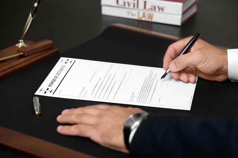 Lawyer explains 'vital' document everyone should do to 'avoid court'