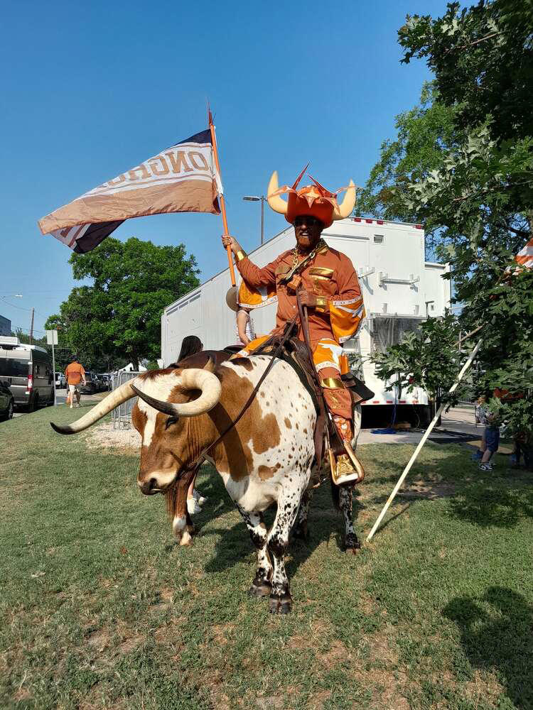 'So Texas': Diehard UT fan brings literal longhorn to Austin tailgates