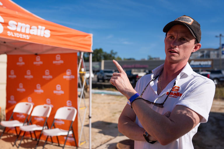Smalls Sliders mini-burger chain drops into Tallahassee, opening soon