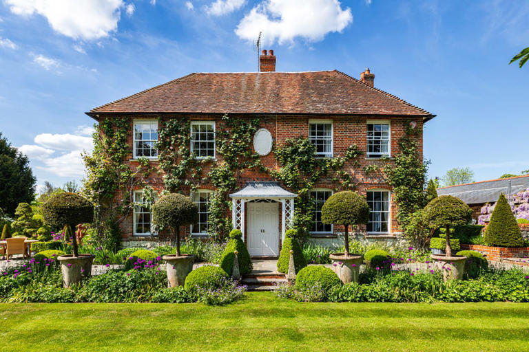 Inside Alan Titchmarsh's Hampshire farmhouse for sale, complete with ...