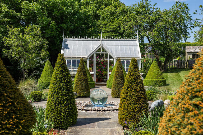 Inside Alan Titchmarsh's Hampshire farmhouse for sale, complete with ...