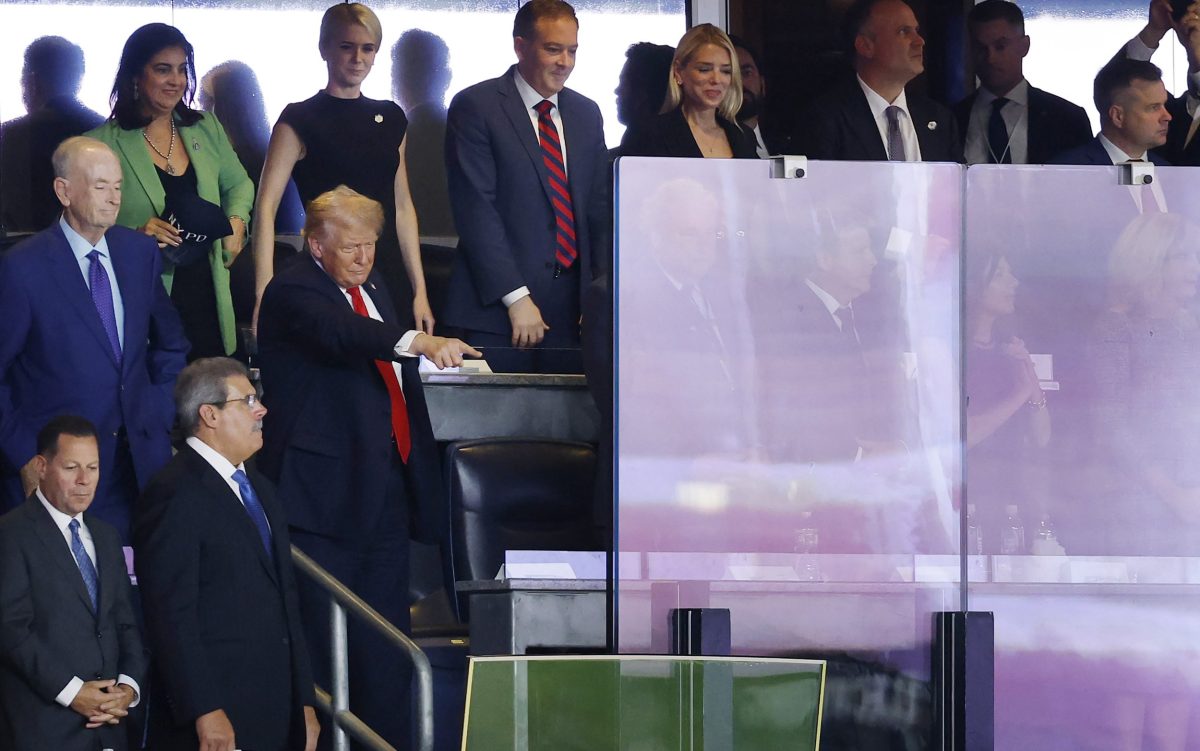 Video shows Trump behind bulletproof glass as boos ring out at Yankee ...