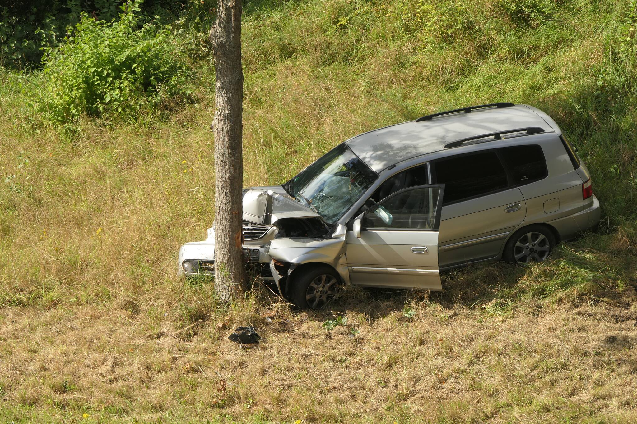 29-Jähriger fährt gegen Baum: Autounfall auf A215 bei Mielkendorf