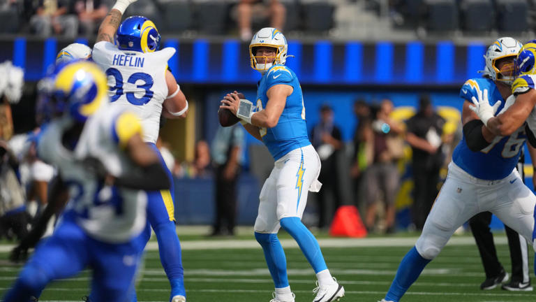 Chargers at Raiders 2025 NFL Week 2 prediction: Odds, expert picks, QBs ...