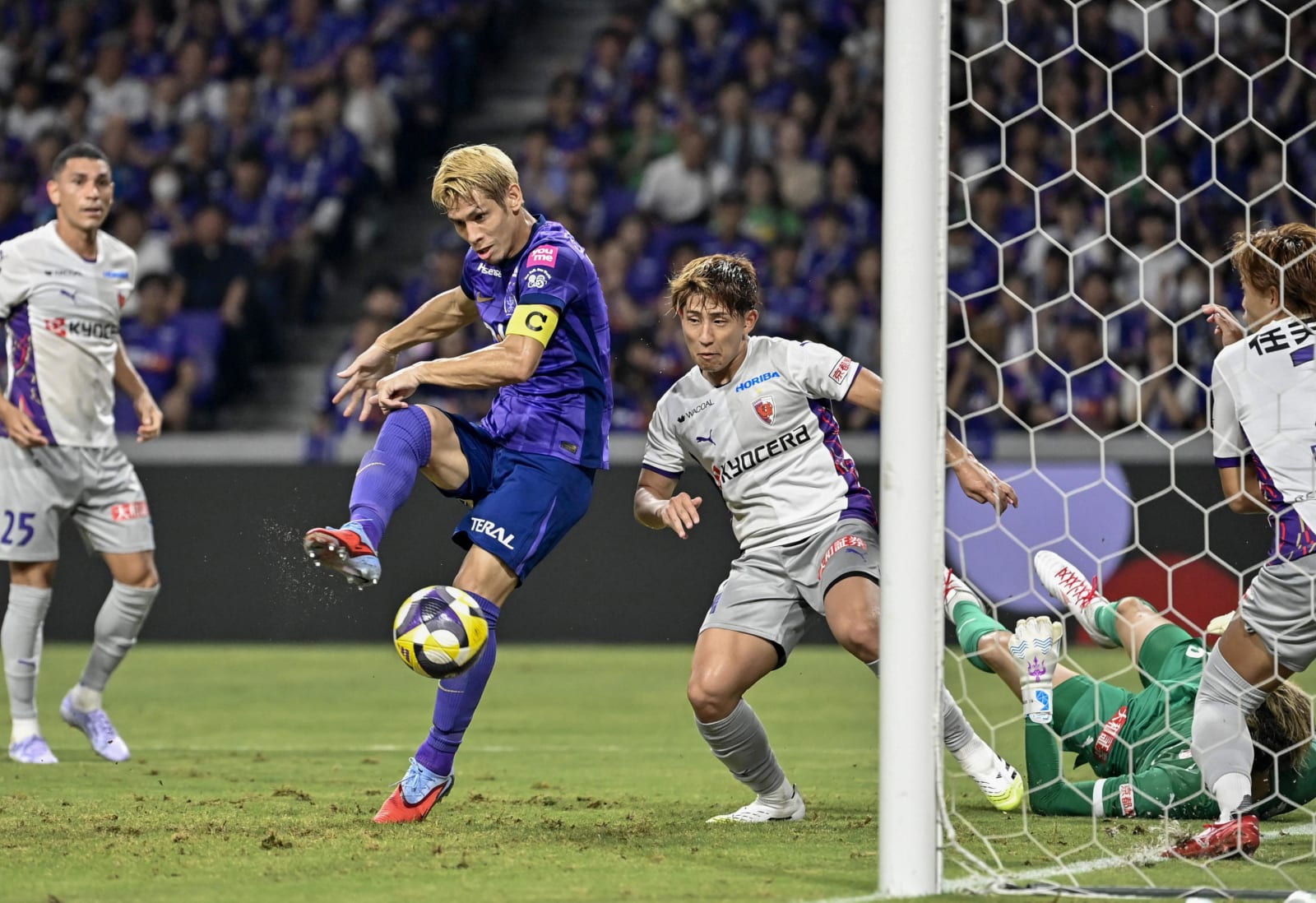Football: On-fire Elias saves leaders Kyoto with late leveler at Hiroshima