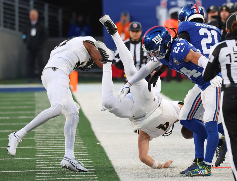 Derek Carr opens door for NFL comeback months after shocking $30 ...