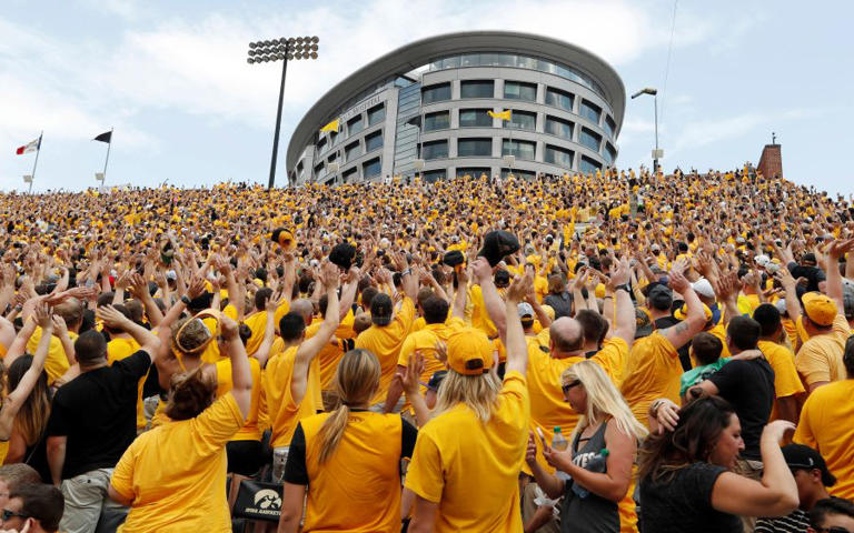 College football traditions: ‘Hawkeye Wave’ bonds everyone in stadium ...